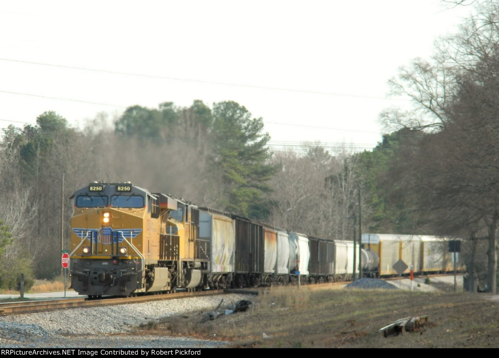 UP 8250 (ES44AC-H) 4195 (SD70M)
